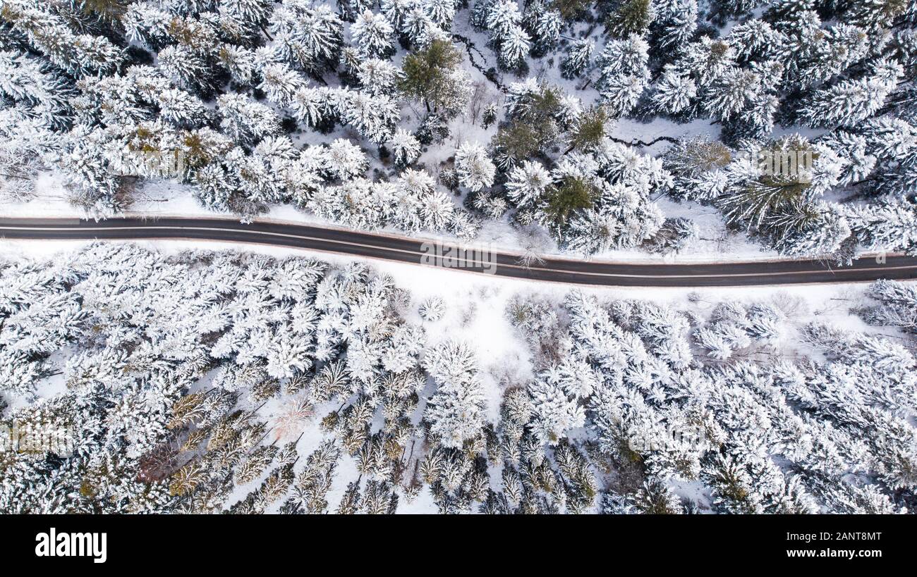 Drone top view curved road hi-res stock photography and images - Alamy