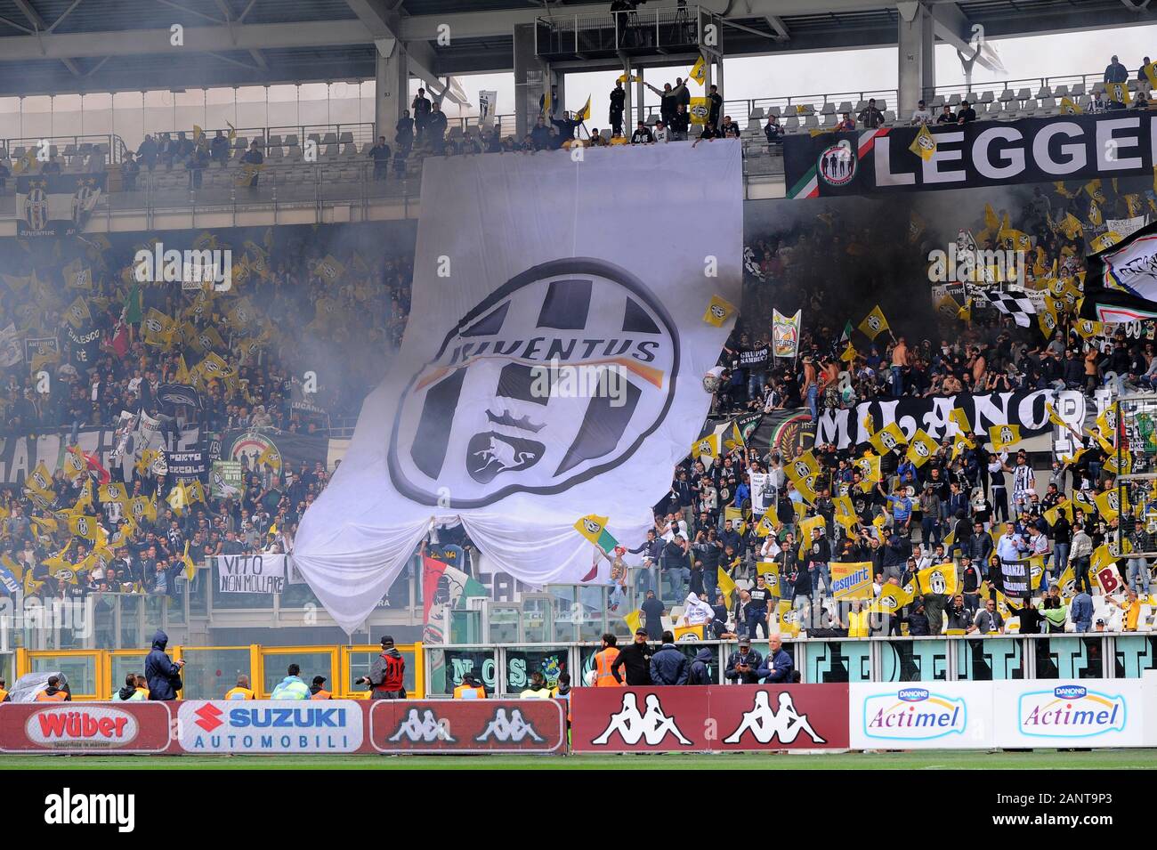 Juventus fans hi-res stock photography and images - Alamy