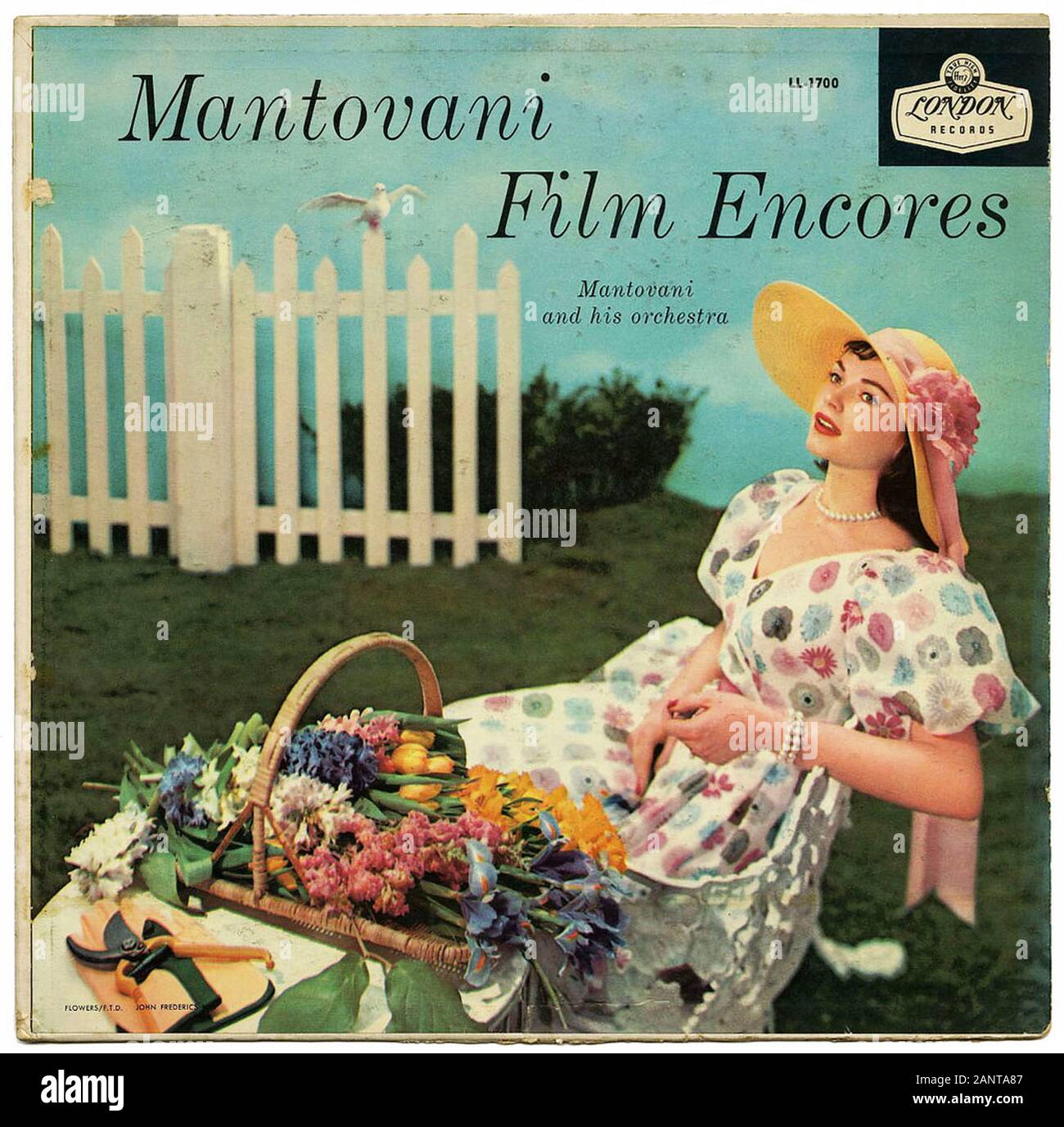Montovani Film Encores - Classic vintage vinyl album Stock Photo - Alamy