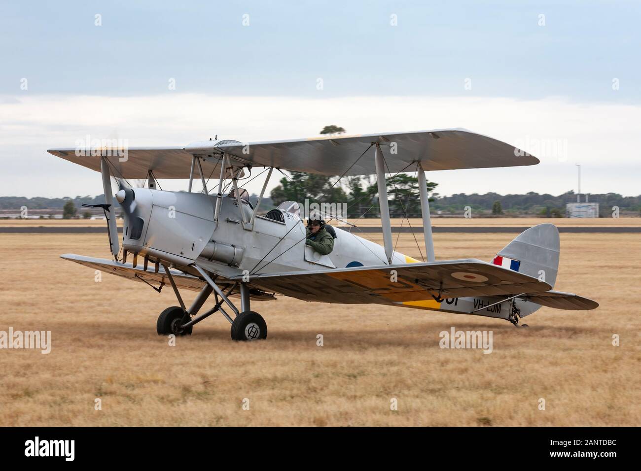 De havilland australia dh 82a tiger moth hi-res stock photography and ...