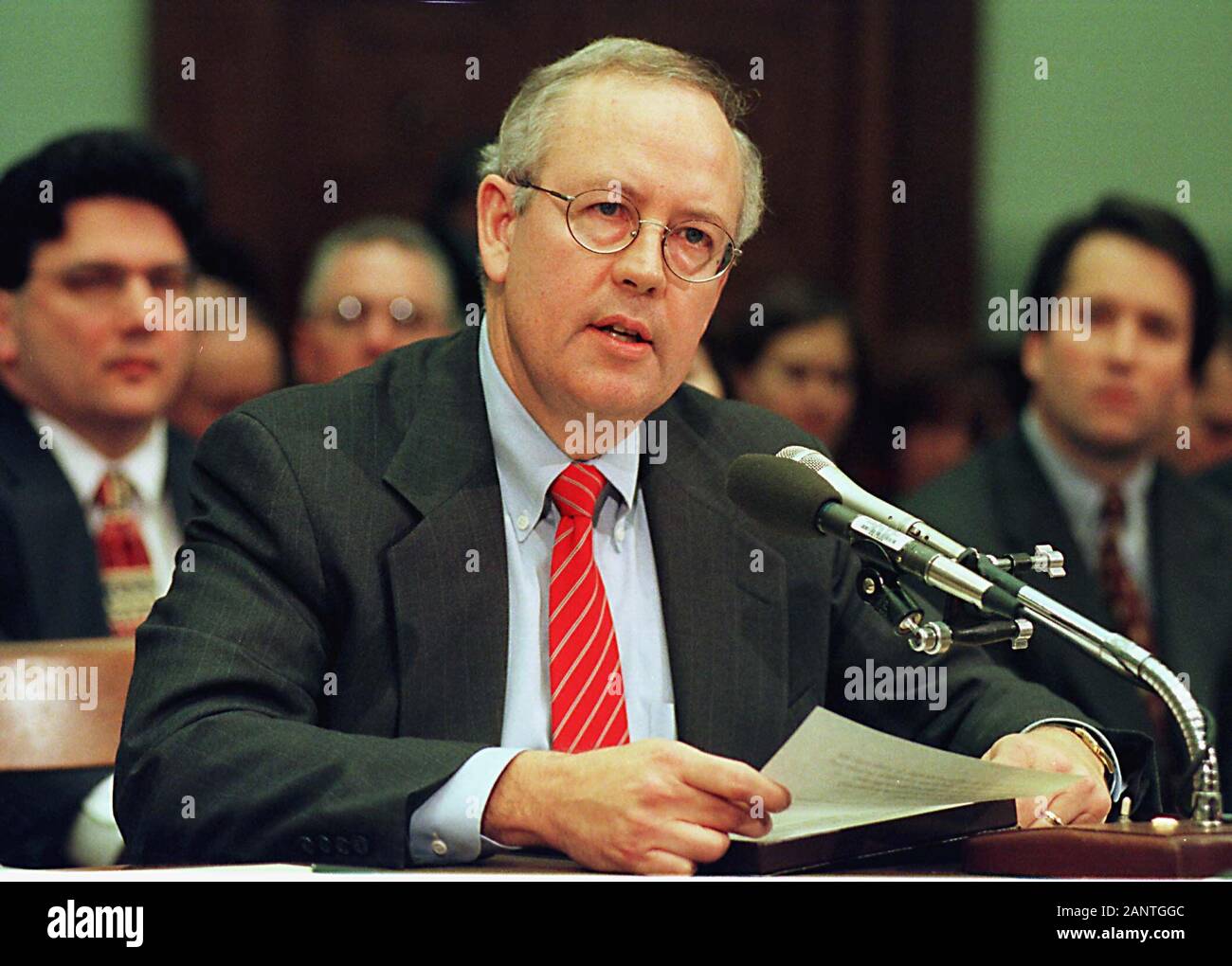Special Prosecutor Kenneth Starr testifies during a United States House ...