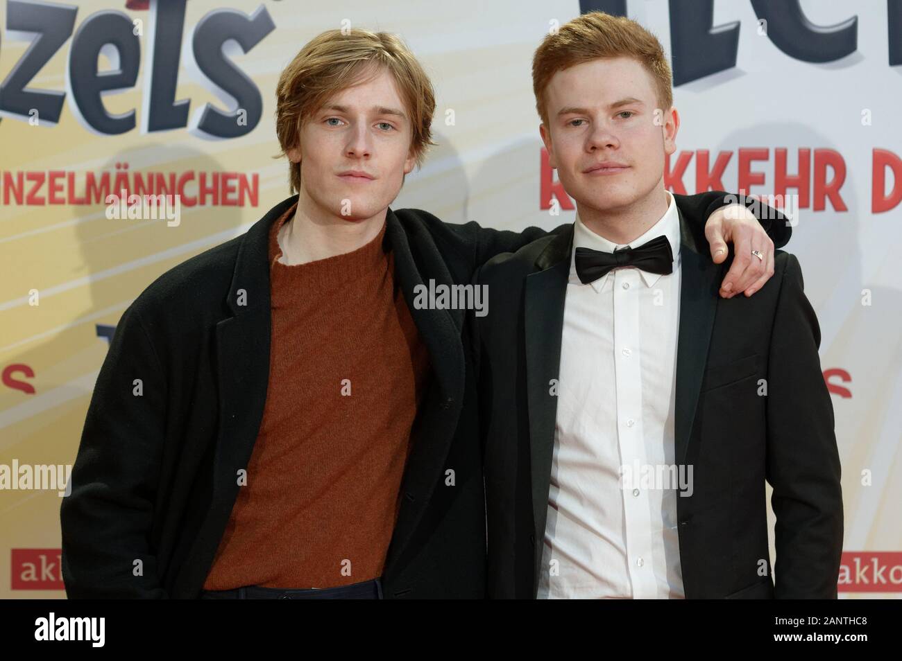 Cologne, Germany. 19th Jan, 2020. The actors Louis Hofmann (l) and Leon ...