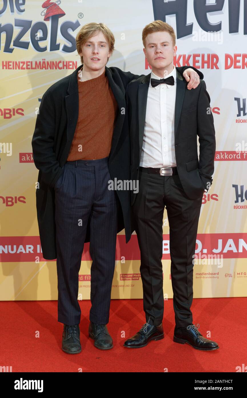 Cologne, Germany. 19th Jan, 2020. The actors Louis Hofmann (l) and Leon ...
