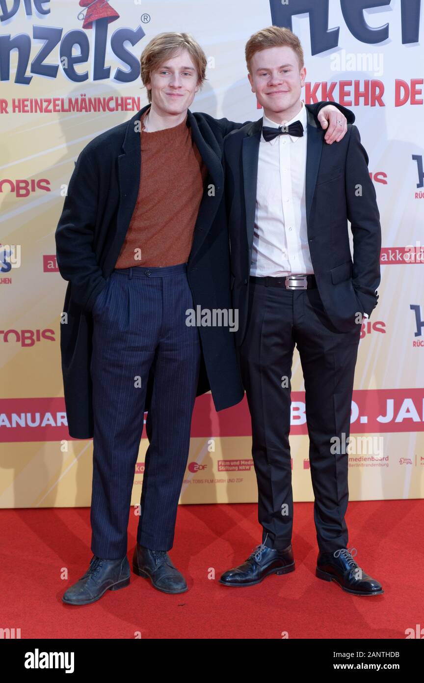 Cologne, Germany. 19th Jan, 2020. The actors Louis Hofmann (l) and Leon ...
