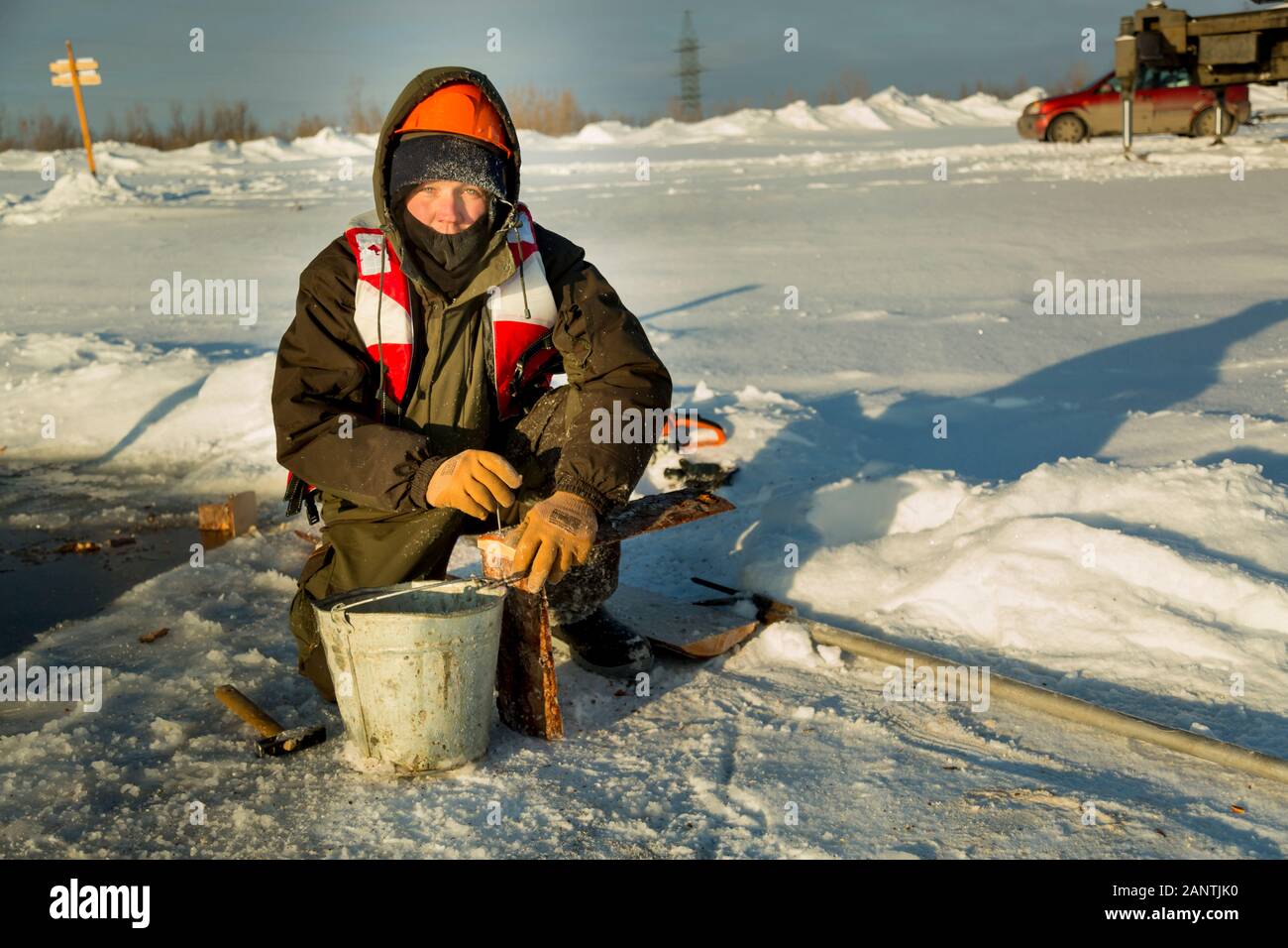 Worker collects formwork for the ice hole Stock Photo - Alamy