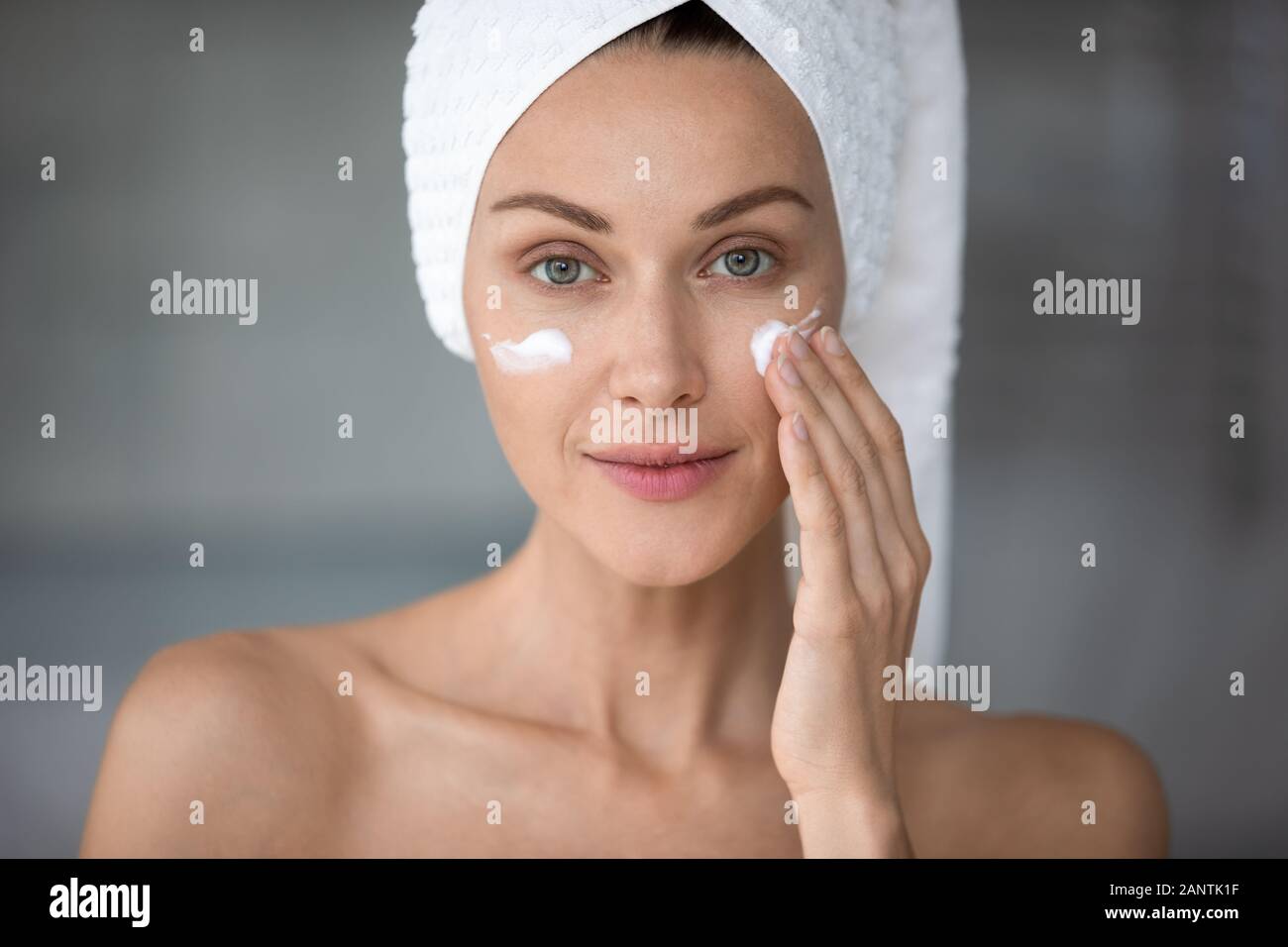 Soft Cheekbones High Resolution Stock Photography and Images - Alamy