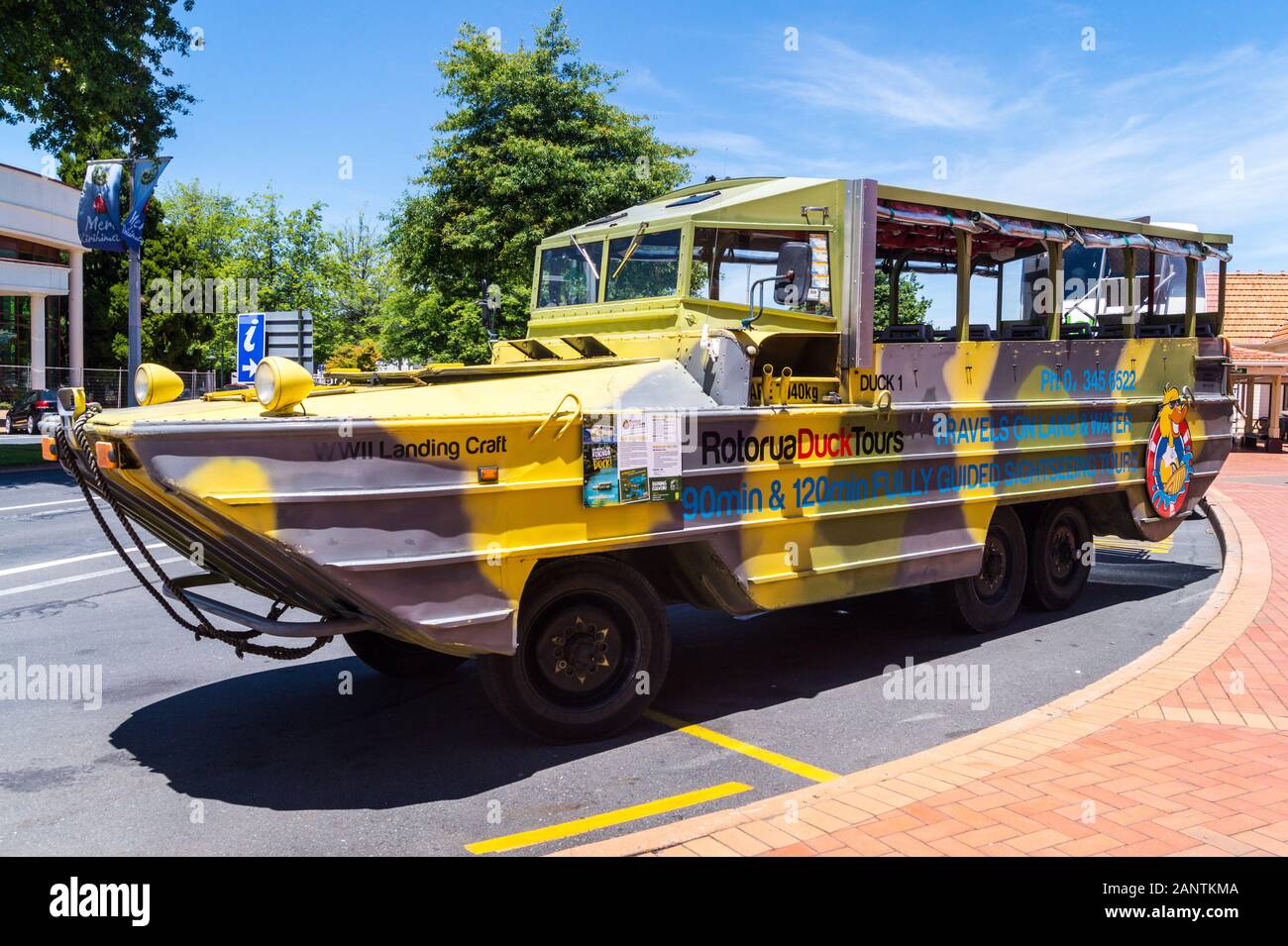 Dukw amphibious vehicle hi-res stock photography and images - Alamy