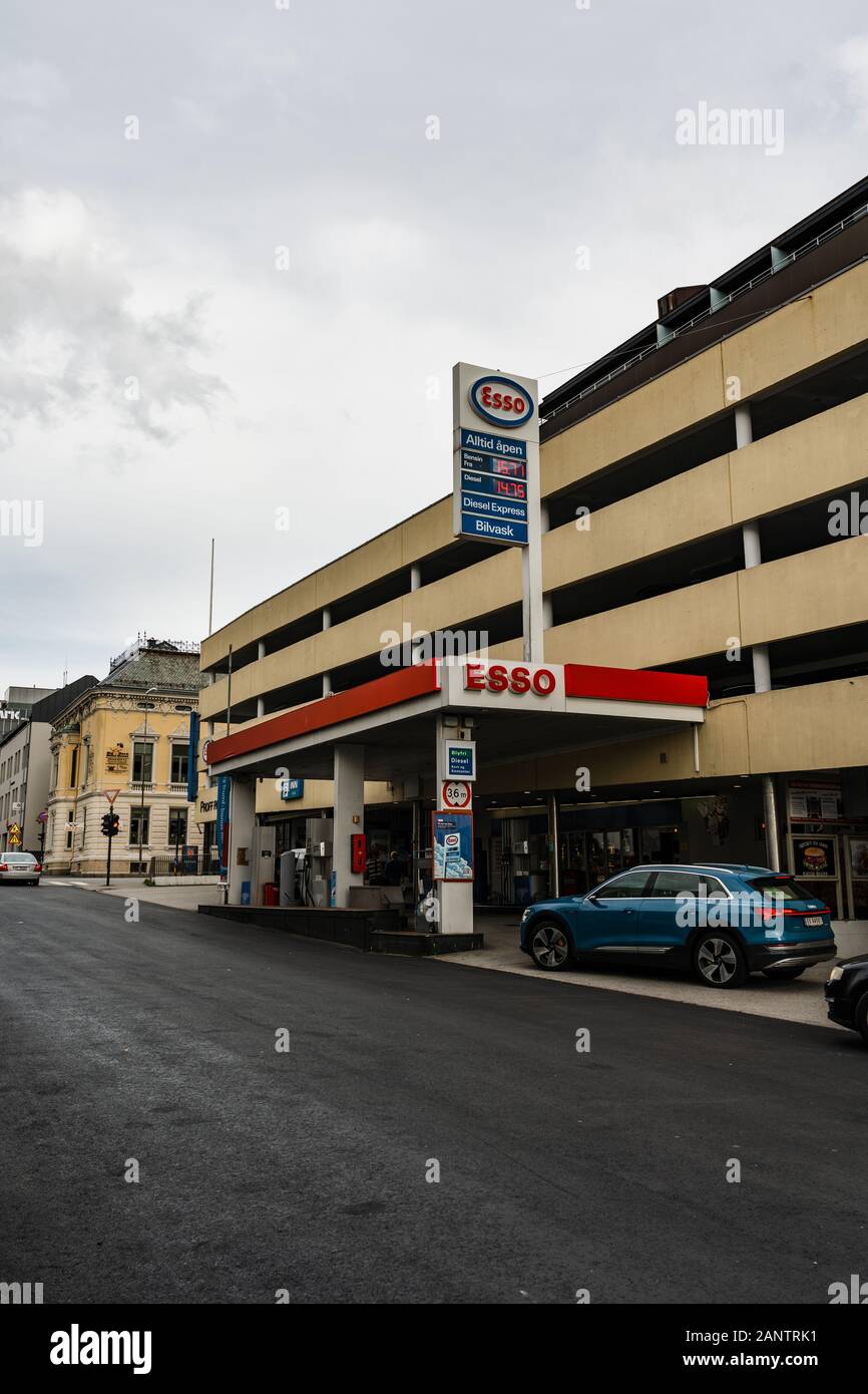 Esso building hi-res stock photography and images - Alamy
