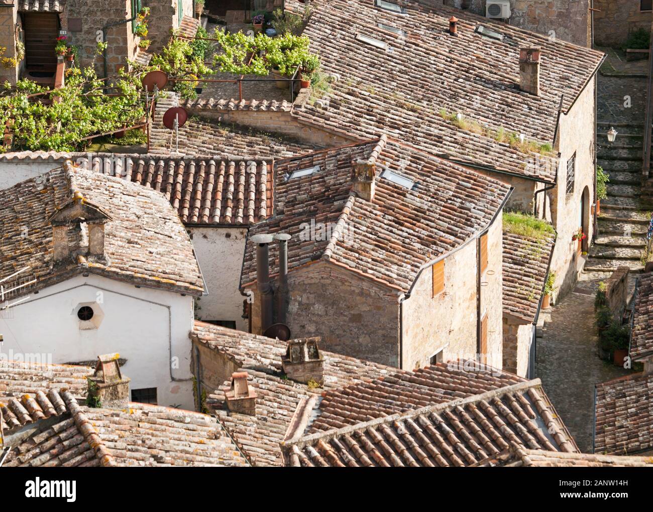 Terracotta roof tiles tuscany hi-res stock photography and images - Alamy