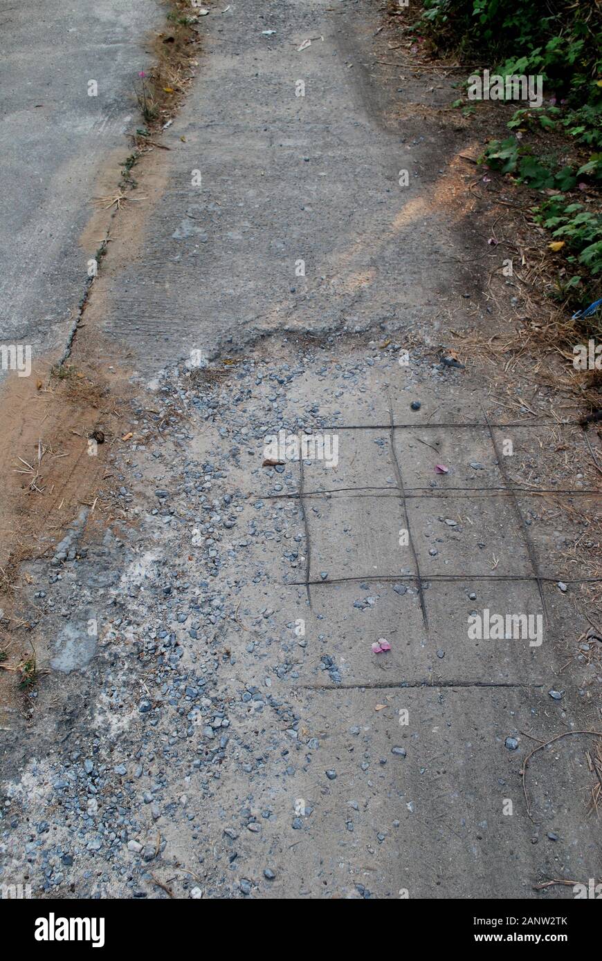 Concrete drive hi-res stock photography and images - Alamy