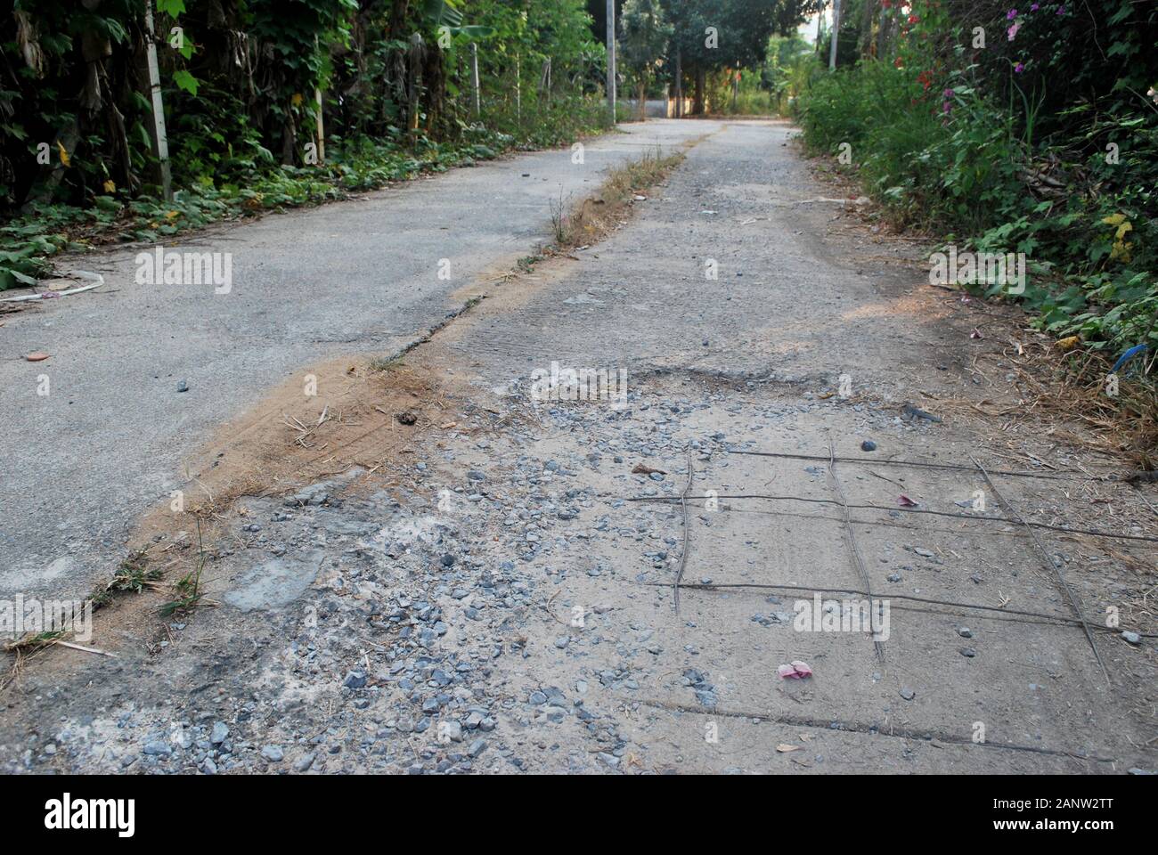 Concrete drive hi-res stock photography and images - Alamy