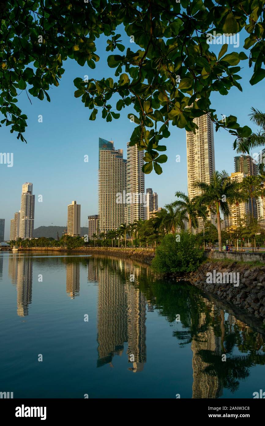 Coastal skyscraper hi-res stock photography and images - Alamy