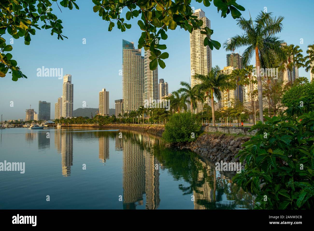 Coastal skyscraper hi-res stock photography and images - Alamy