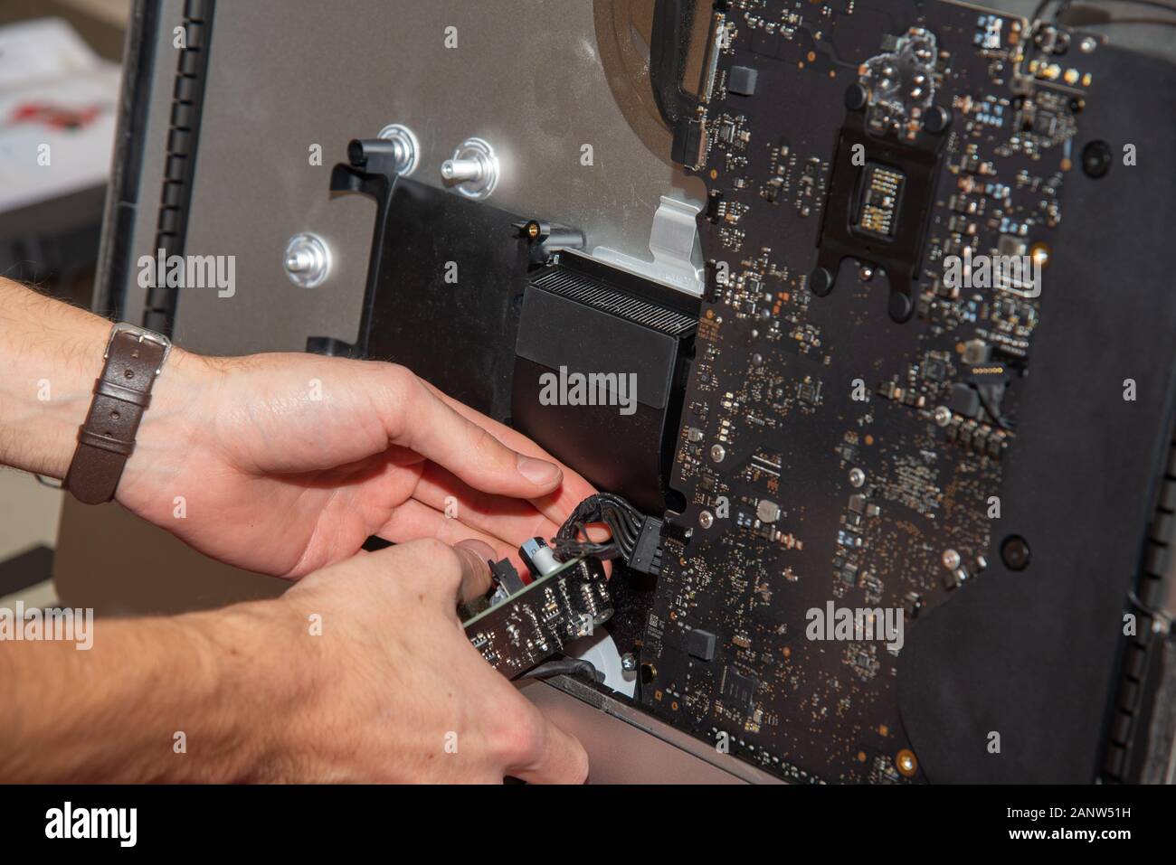 Imac repair hi-res stock photography and images - Alamy