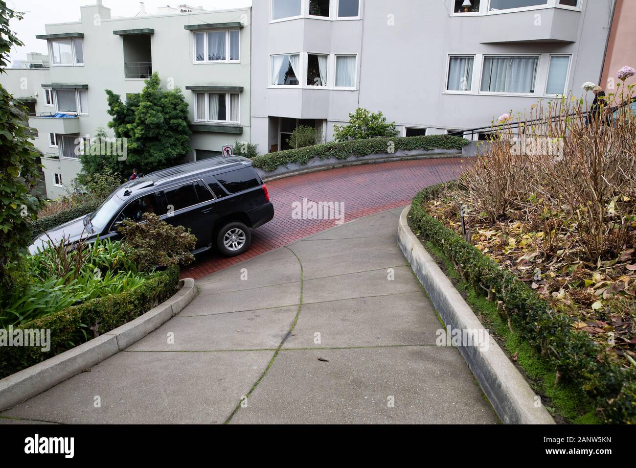 Cars drive slowly down Lombard Street, known as the crookedest street ...