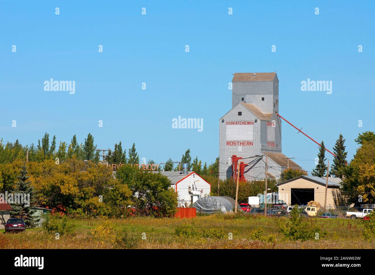 Grain elevator prairies hi-res stock photography and images - Alamy