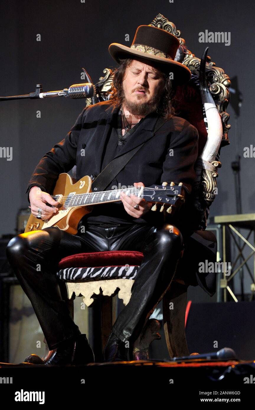 Zucchero stadium hi-res stock photography and images - Alamy