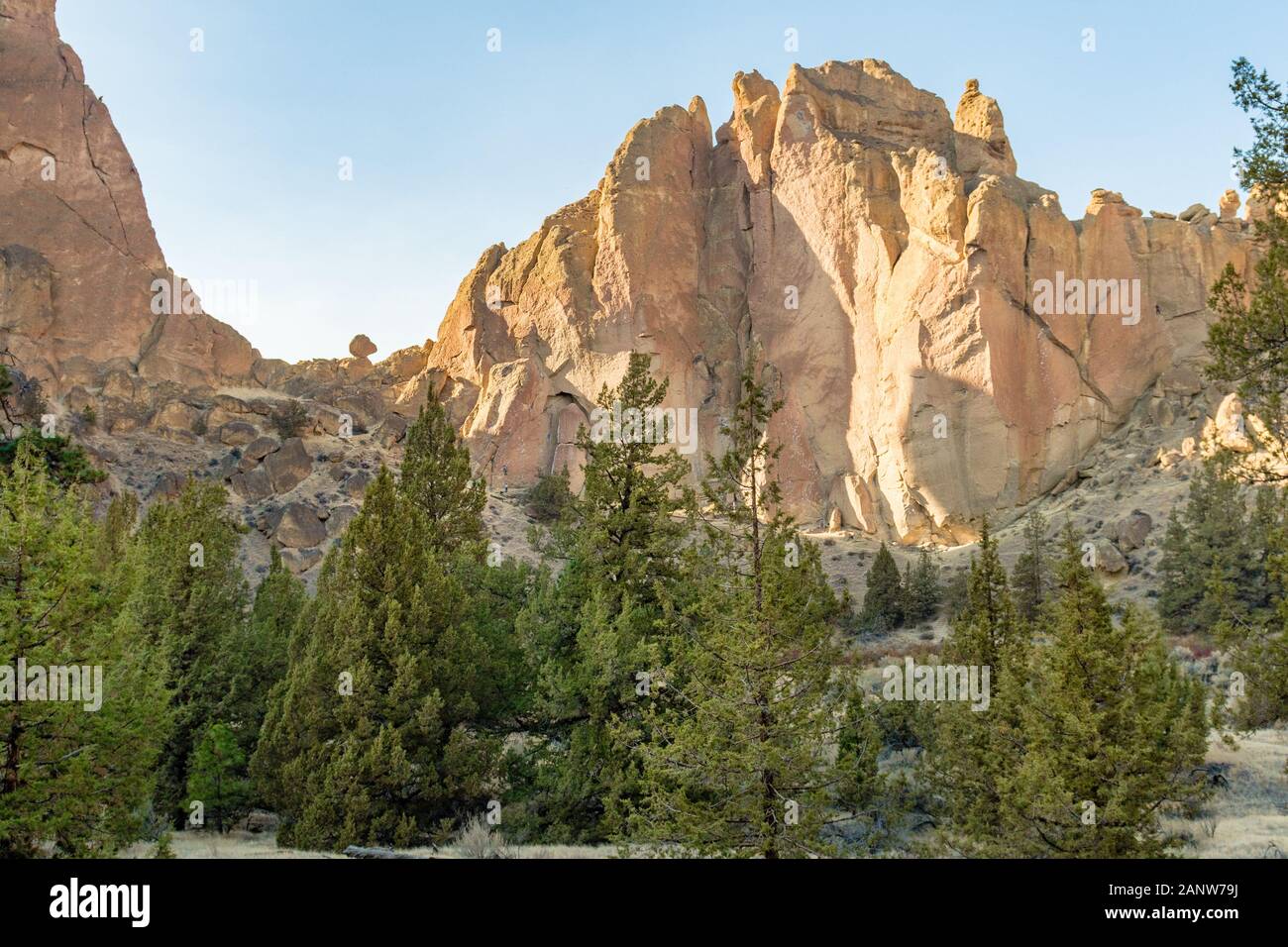 Sunset view of climbing walls at Smith Rock Stock Photo - Alamy