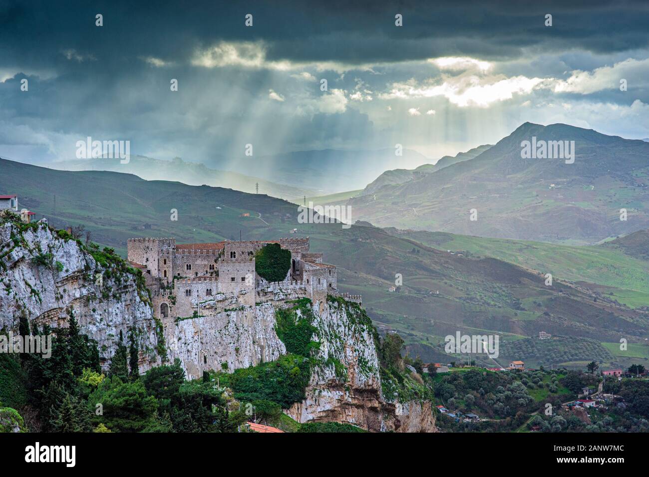Caccamo sicily hi-res stock photography and images - Alamy