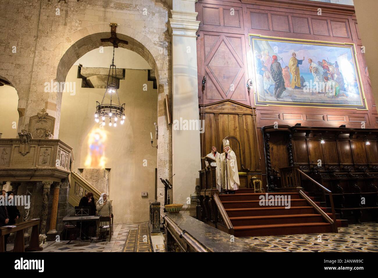 Sermon inside the Cathedral of Syracuse Stock Photo - Alamy