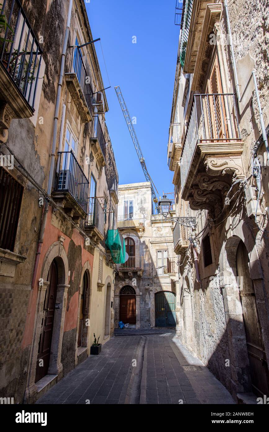 Streets of Syracuse city in Sicily Stock Photo - Alamy