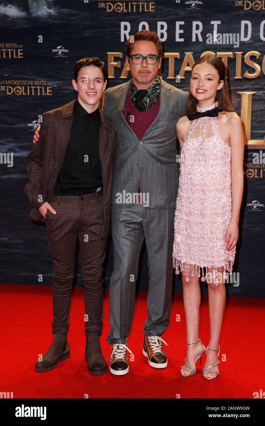 Berlin, Germany. 19th Jan, 2020. Harry Collett (l), Robert Downey ...