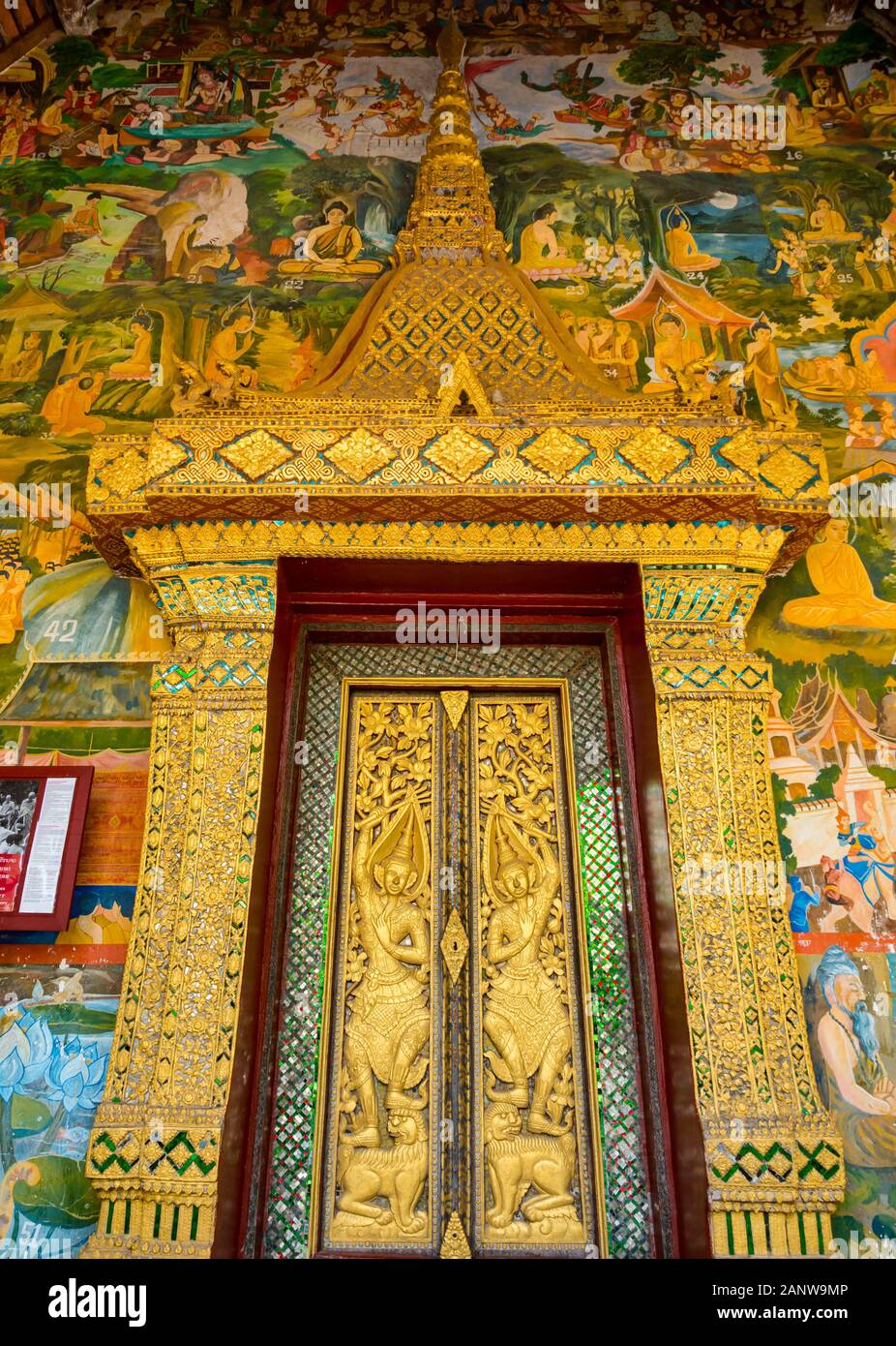 Gold rich temple hi-res stock photography and images - Alamy
