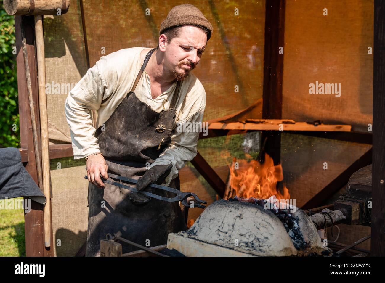 Anvil in front medieval hi-res stock photography and images - Alamy
