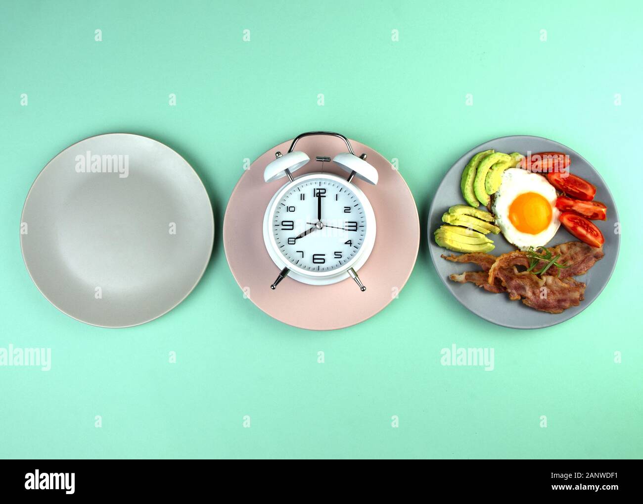 Fasting concept empty plates hi-res stock photography and images - Alamy