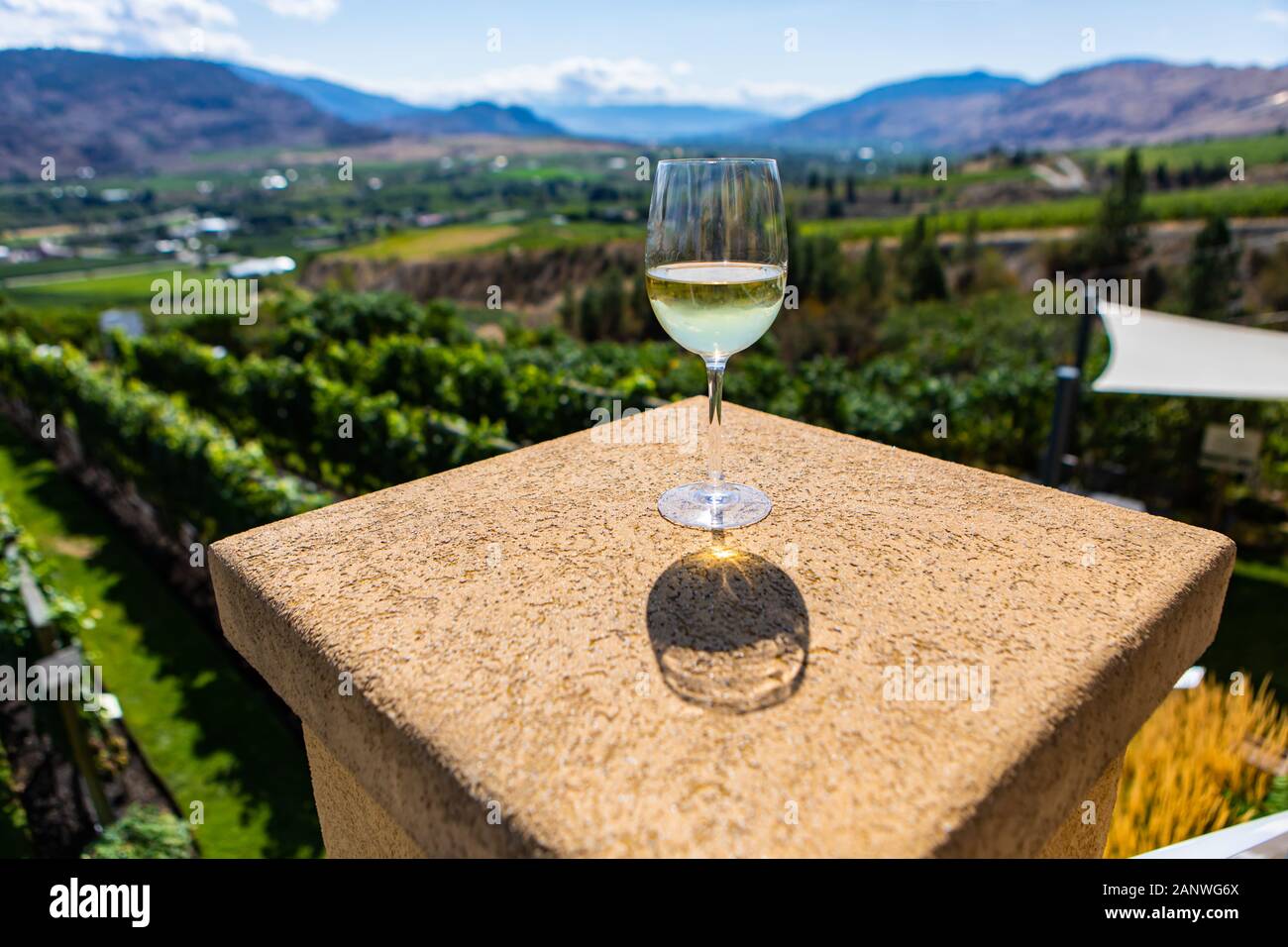 Building blends into landscape hi-res stock photography and images - Alamy