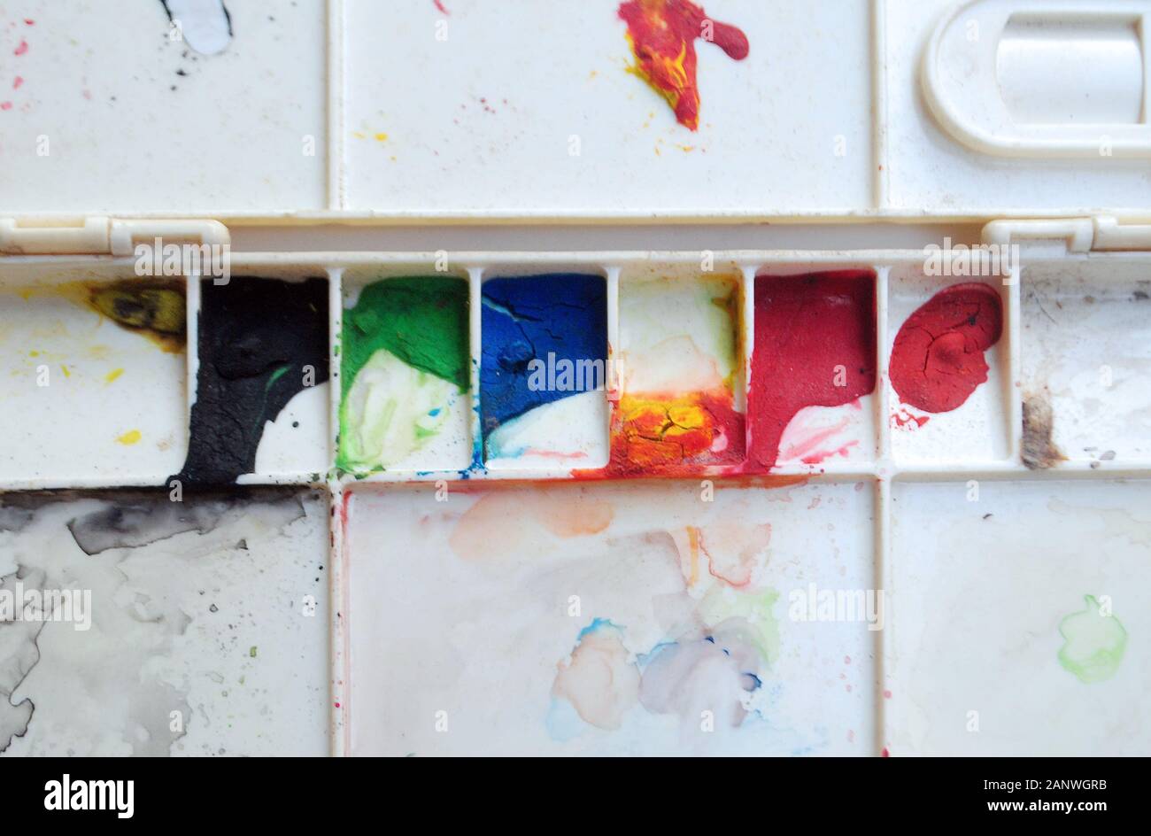 Close-up of a palette with watercolors. Color palettes with many colors ...