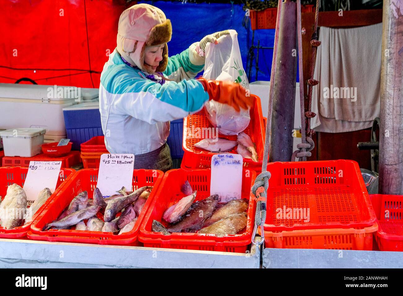 Direct fish sales hi-res stock photography and images - Alamy