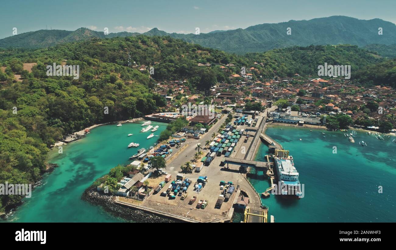 Flying drone back over forest hi-res stock photography and images - Alamy