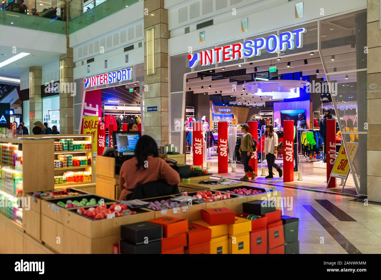 Mega mall romania hi-res stock photography and images - Alamy
