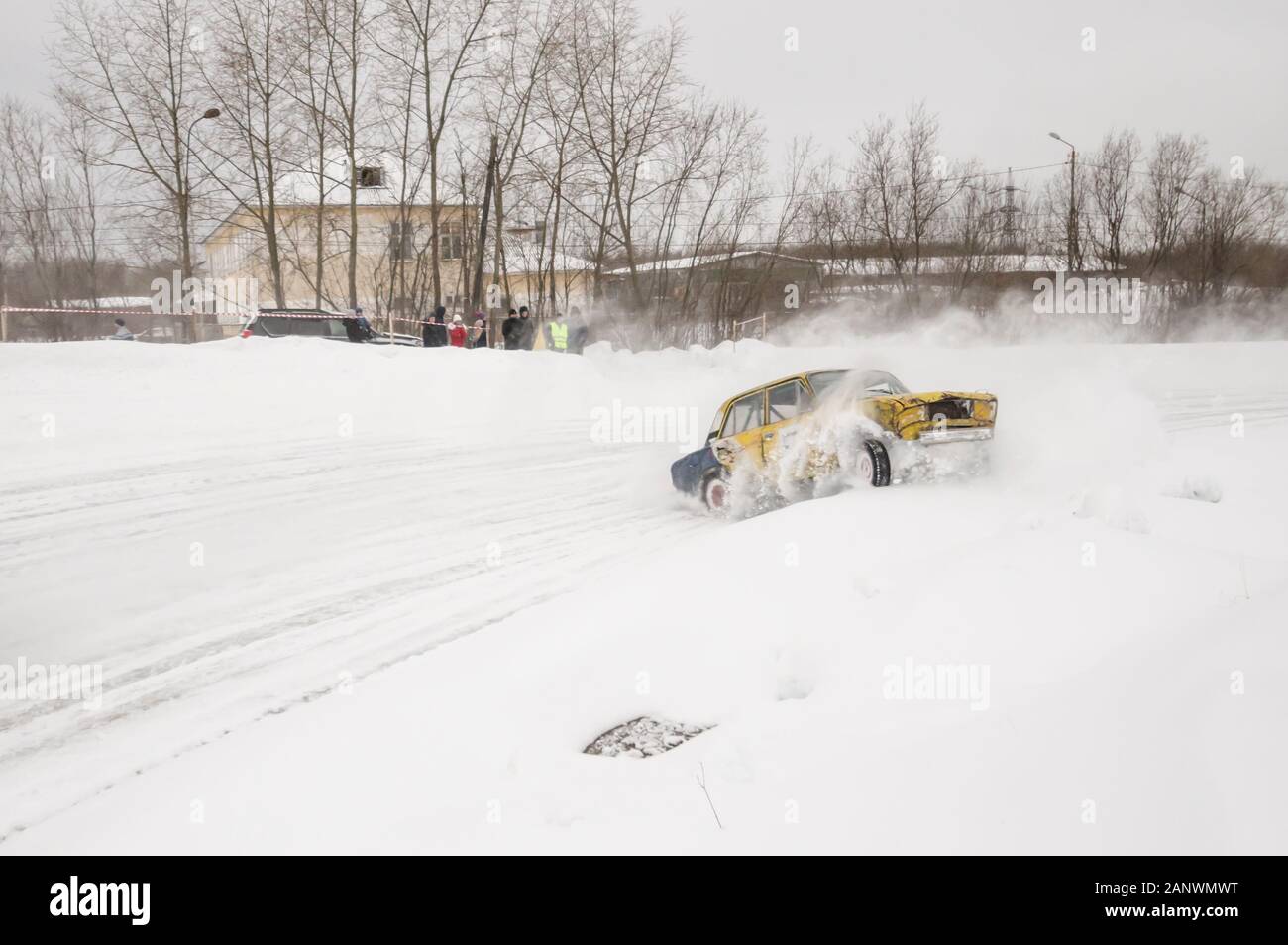 Movement cars on turn winter hi-res stock photography and images - Alamy