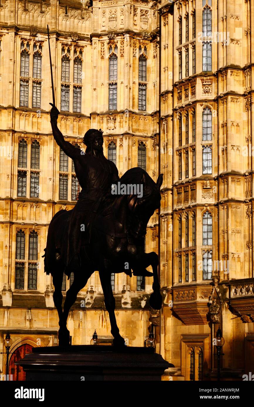 Richard i. statue westminster hi-res stock photography and images - Alamy