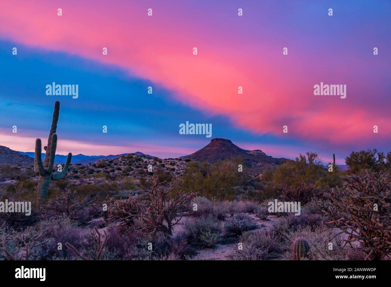 Colorful desert sky hi-res stock photography and images - Alamy