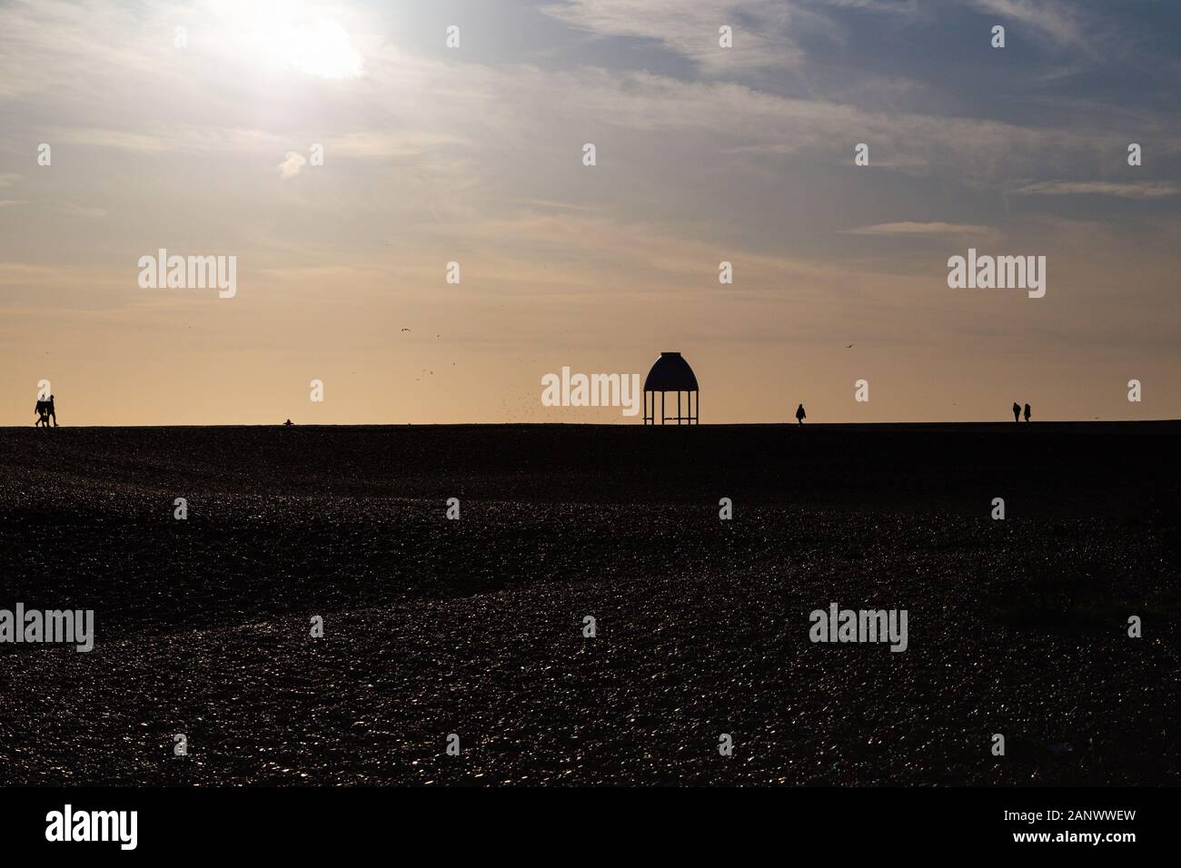 Seaside people silhouette hi-res stock photography and images - Alamy