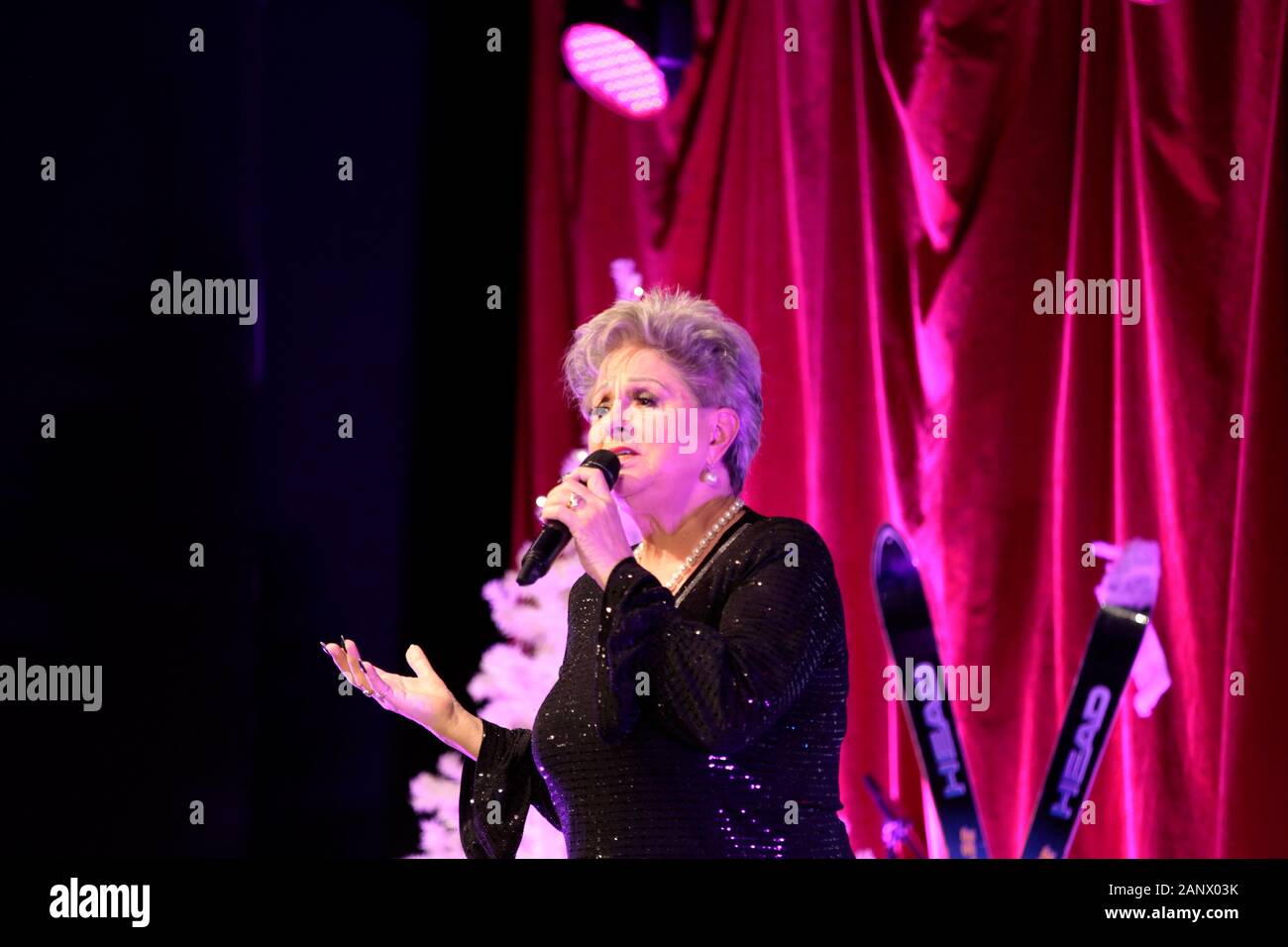 Dagmar Frederic bei der Show Winter - Zauberland im Bürgerhaus in ...