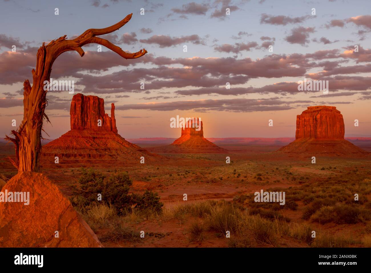 Monument Valley, twice a year the shadow is casted on middle butte ...