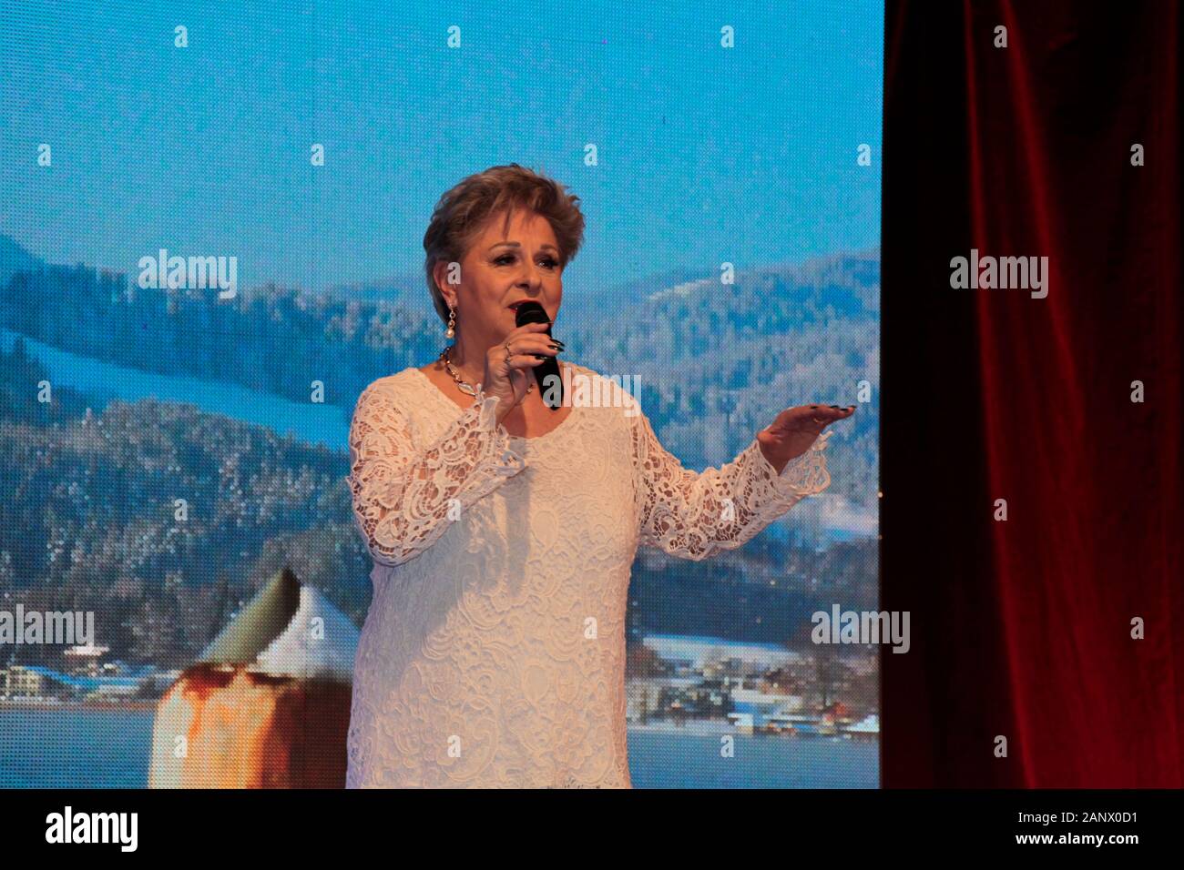 Dagmar Frederic bei der Show Winter - Zauberland im Bürgerhaus in ...
