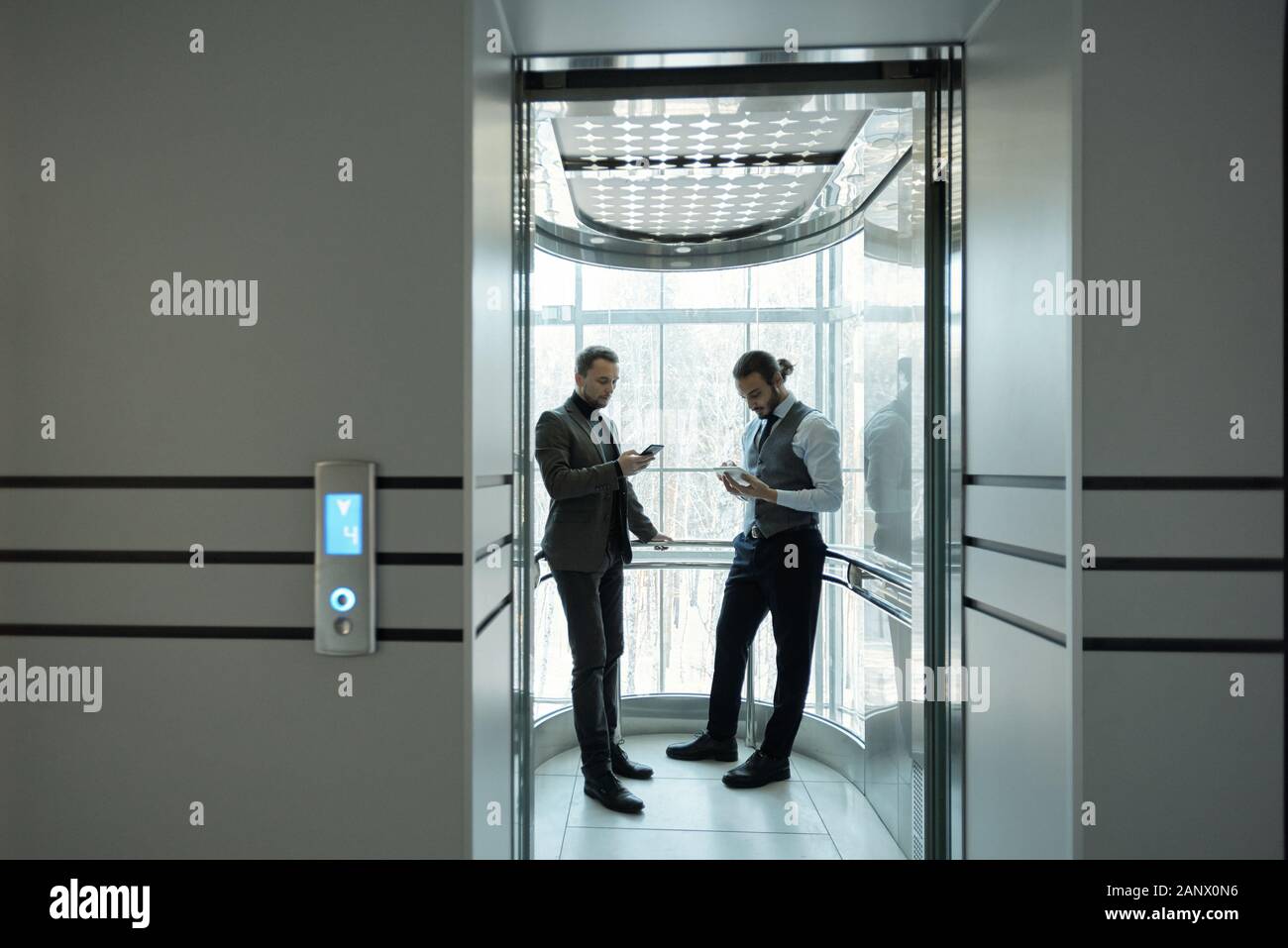 Elevator worker hi-res stock photography and images - Alamy