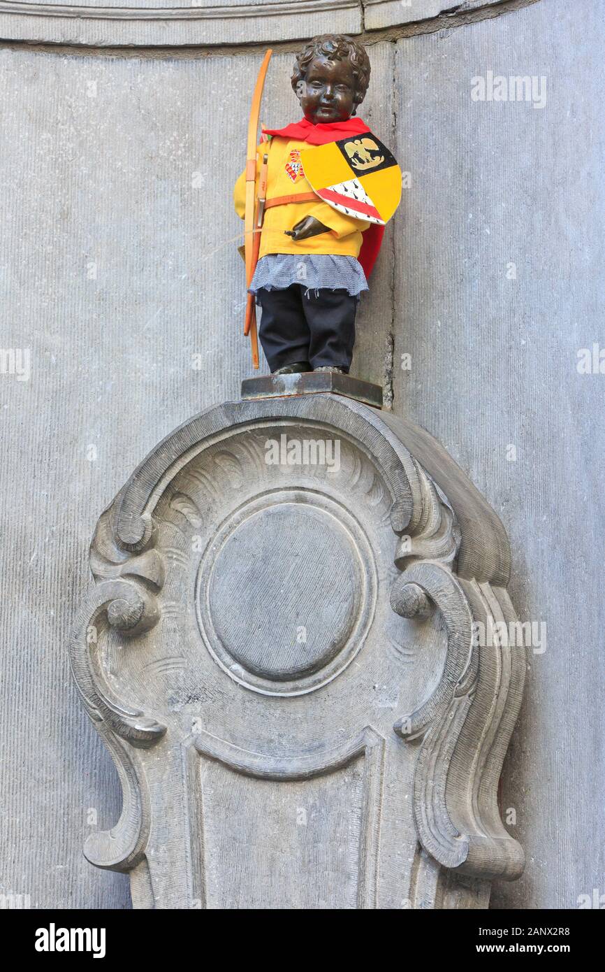 Manneken Pis dressed like an archer of the Francs Archers of Braine-Le ...