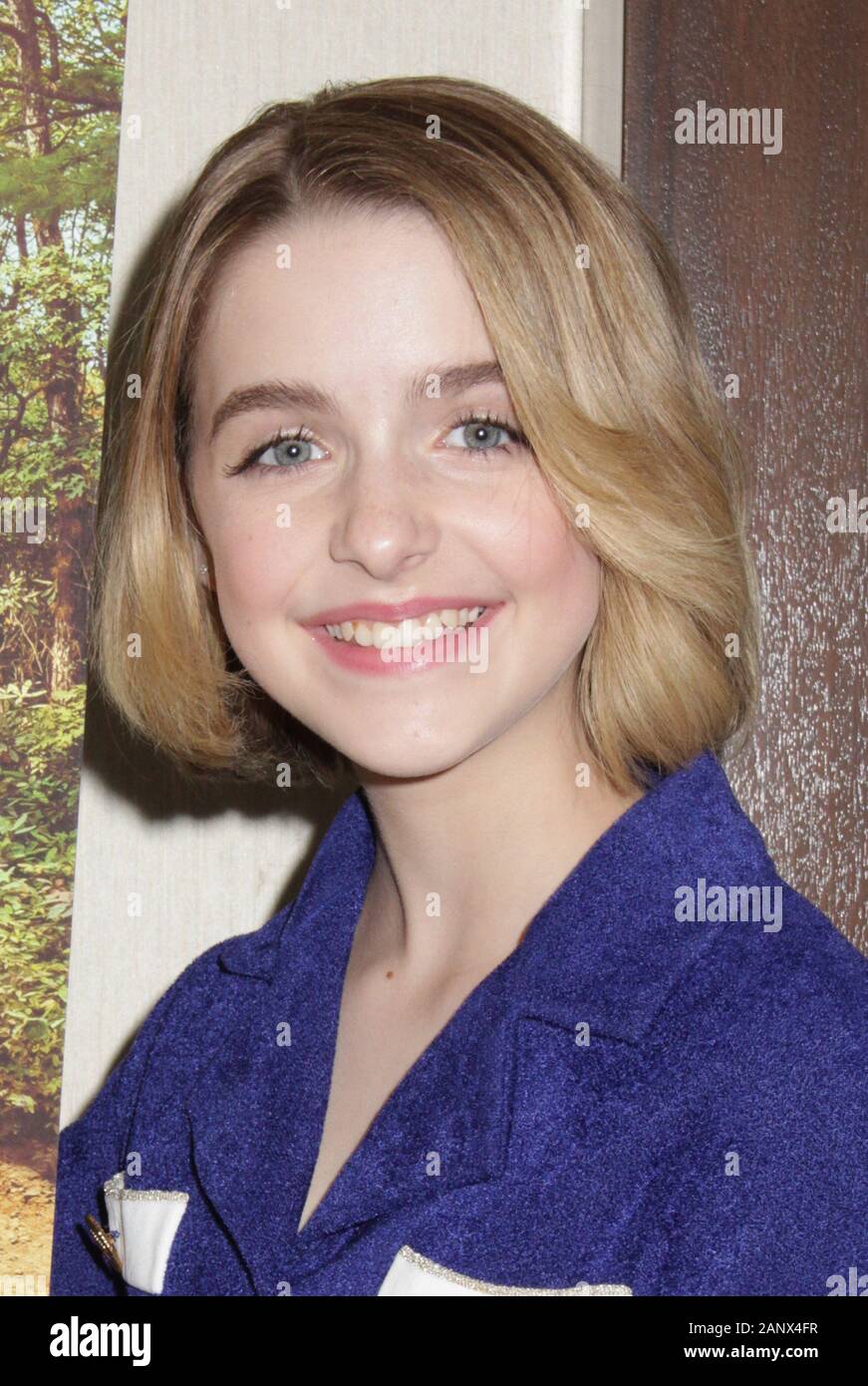 Mckenna grace hi-res stock photography and images - Alamy