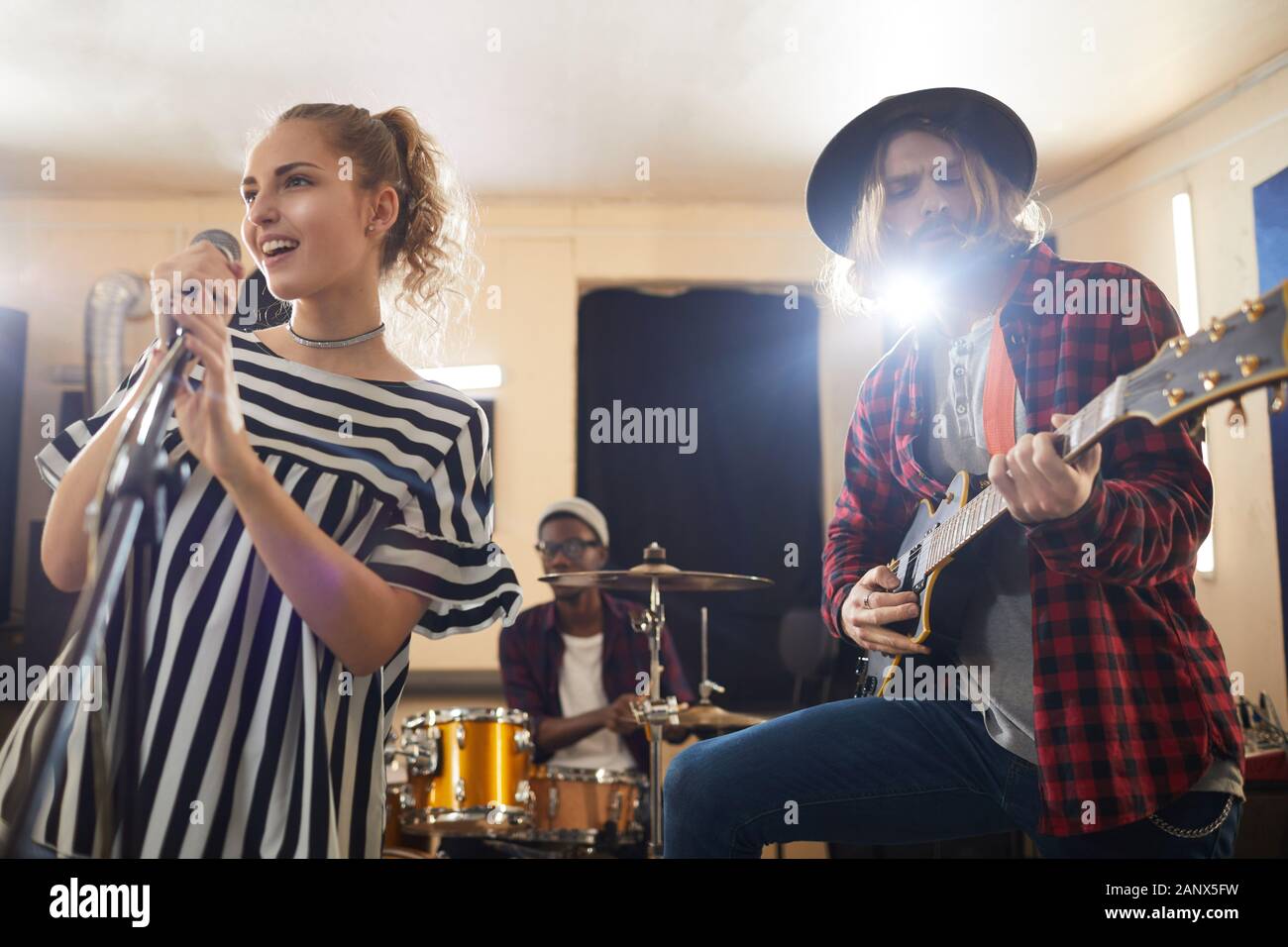 Musical instrument performance hi-res stock photography and images - Alamy