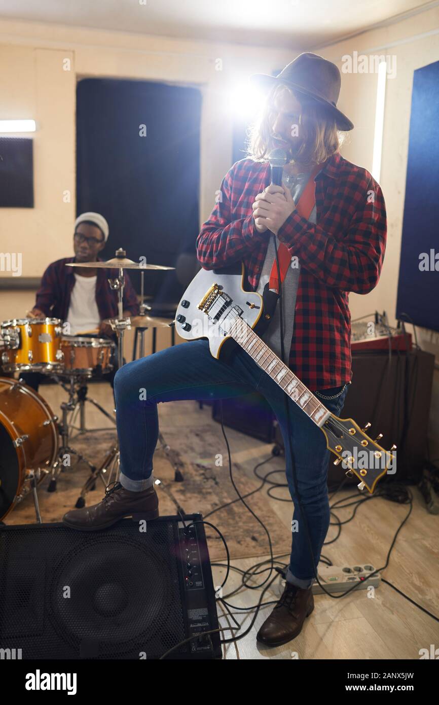 Band performer hi-res stock photography and images - Alamy