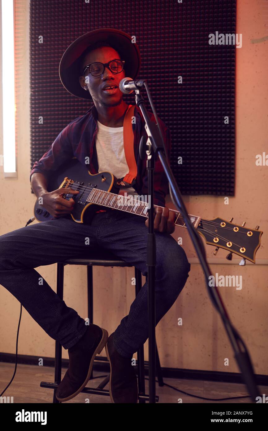 Singer guitar sitting on chair hi-res stock photography and images - Alamy