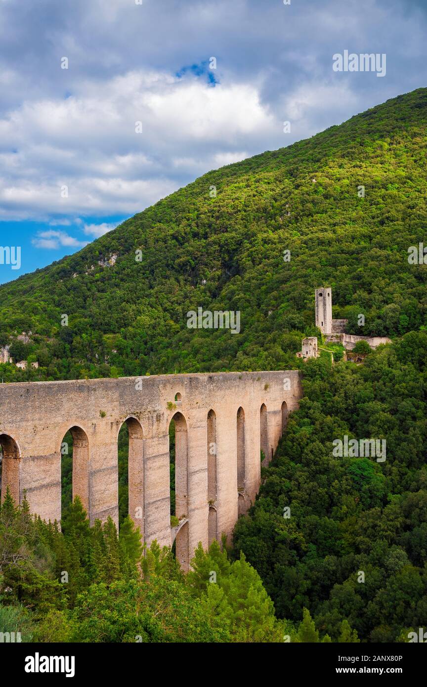 Ancient medieval Ponte delle Torri (Tower Bridge) ruins in Spoleto ...