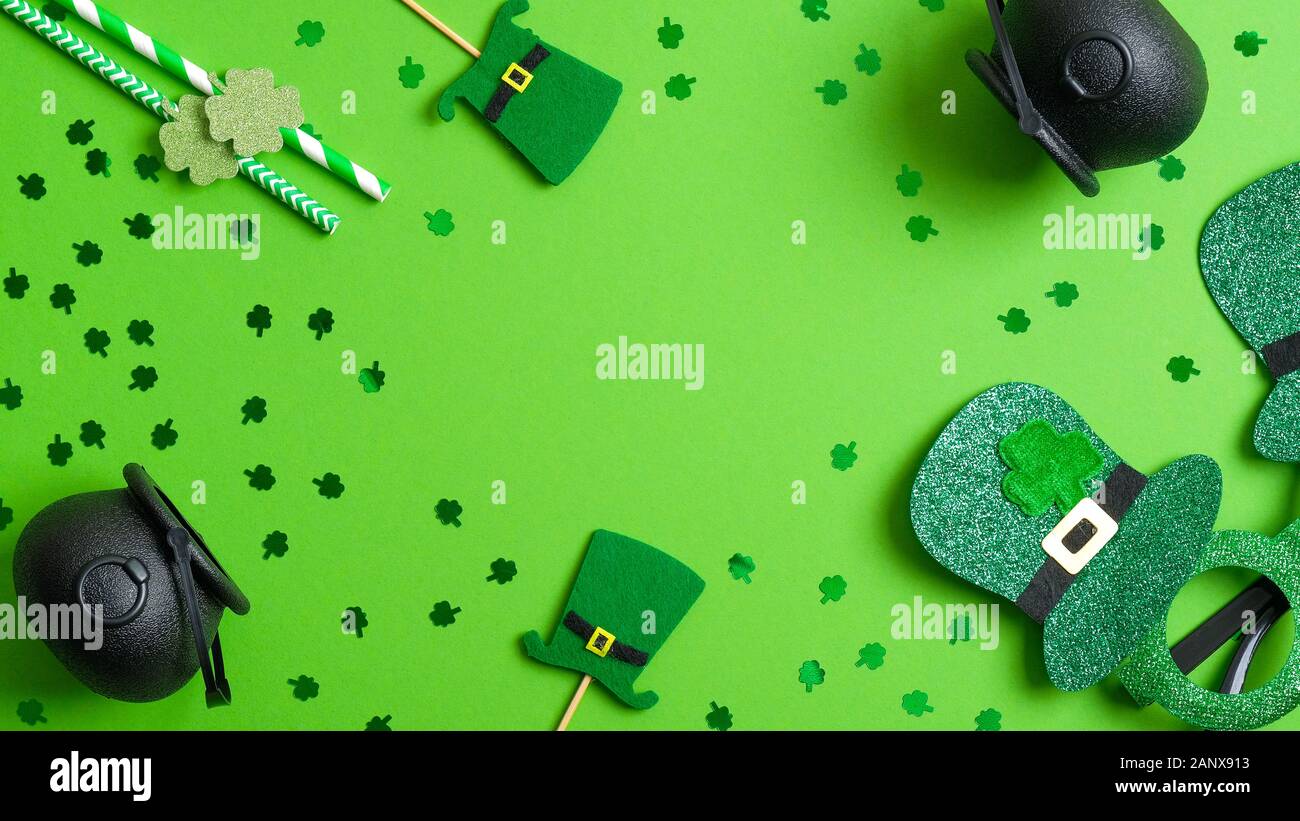 Leprechaun pot of gold hi-res stock photography and images - Alamy
