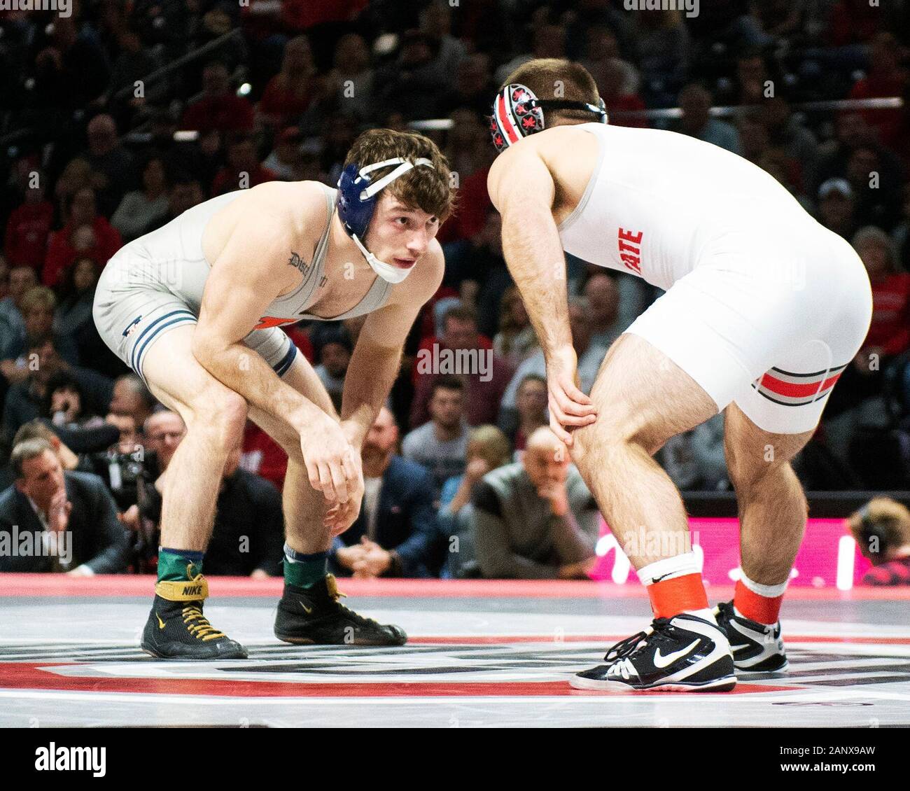 January 19, 2019: Illinois Fighting Illini Dylan Duncan (left) wrestles ...